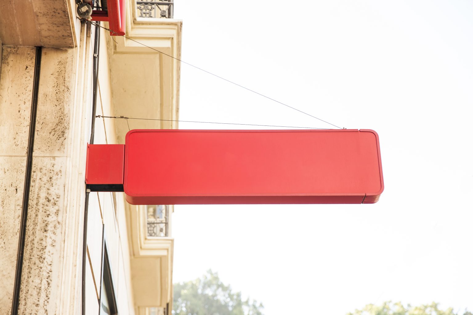 Les Enseignes Drapeaux : Visibilité et Impact Publicitaire